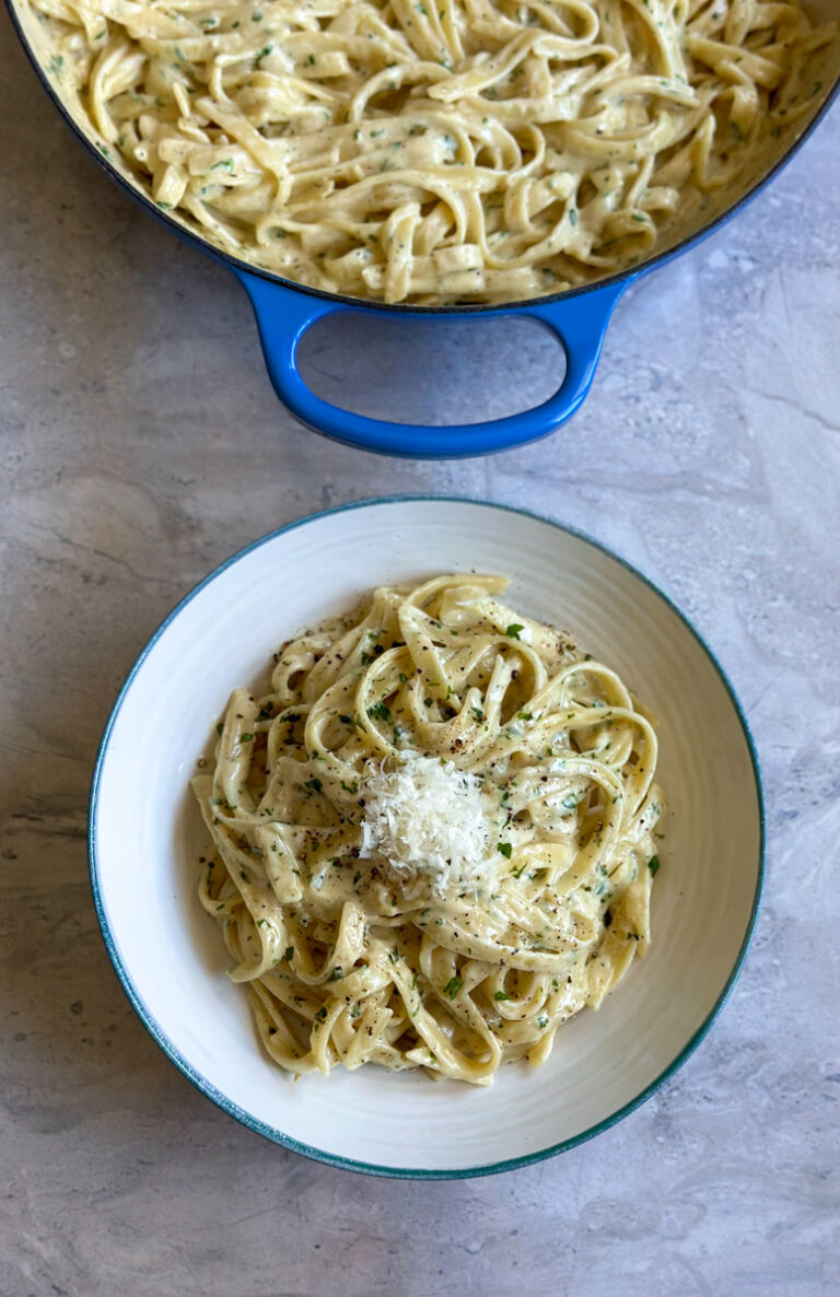 Easy Creamy Fettuccine Alfredo Pasta Recipe - Maja's Recipes