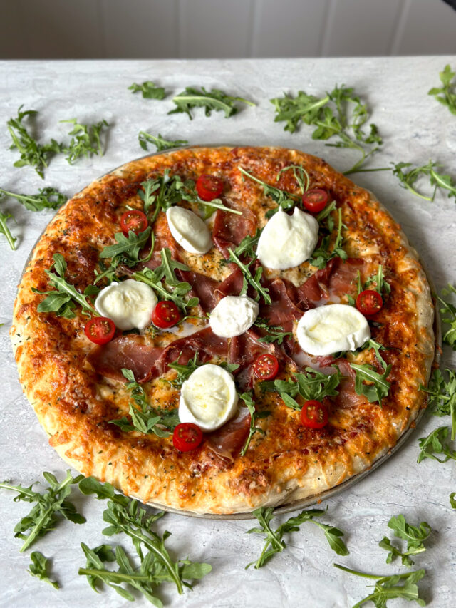 Easy Italian Style Homemade Pizza Recipe - Maja's Recipes