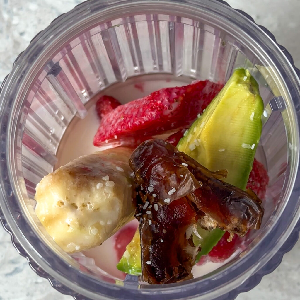 Hailey Bieber's Viral Simple Smoothie Recipe (Erewhon) - Maja's Recipes