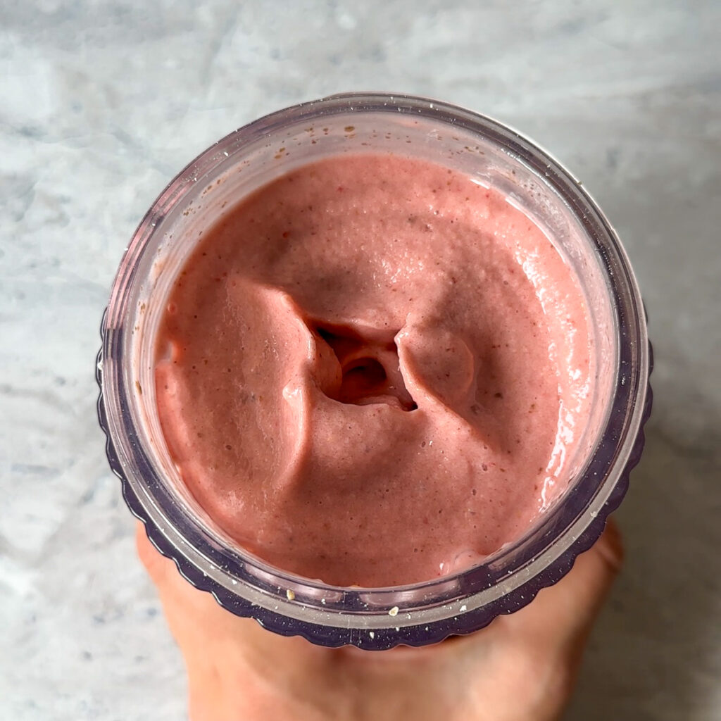 Hailey Bieber's Viral Simple Smoothie Recipe (Erewhon) - Maja's Recipes