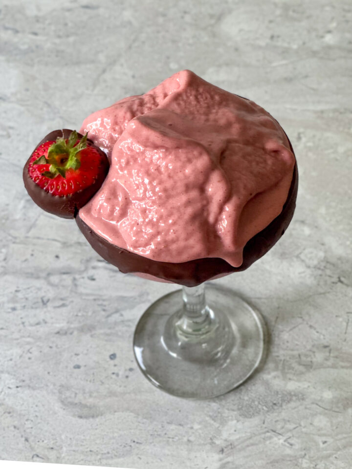 Chocolate Covered Strawberry Smoothie Recipe (Easy) - Maja's Recipes