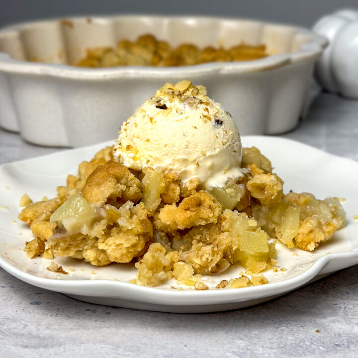Easy Delicious Pear Crumble (Best Recipe) - Maja's Recipes