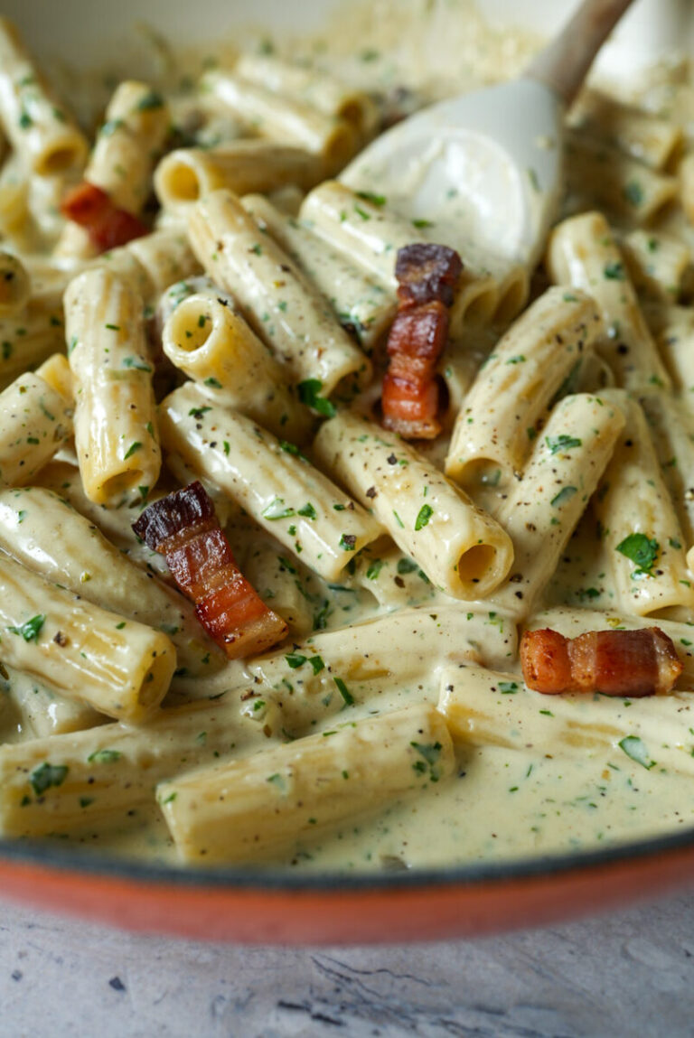 Easy Bacon and Creamy Pasta recipe (with cream) - Maja's Recipes
