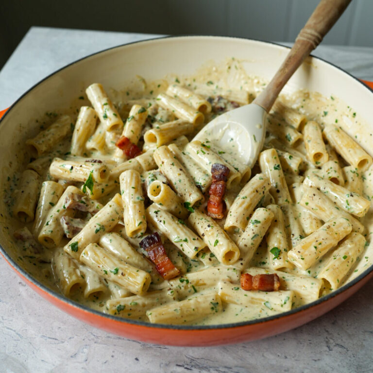 Easy Bacon and Creamy Pasta recipe (with cream) - Maja's Recipes