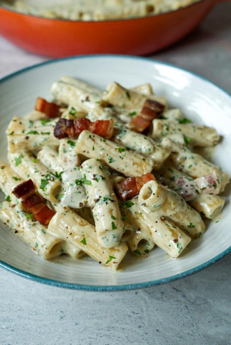 Easy Bacon and Creamy Pasta recipe (with cream) - Maja's Recipes