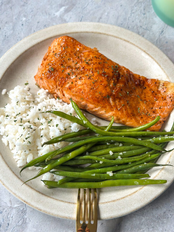 Easy Pan Seared Salmon Recipe (with garlic green beans) - Maja's Recipes
