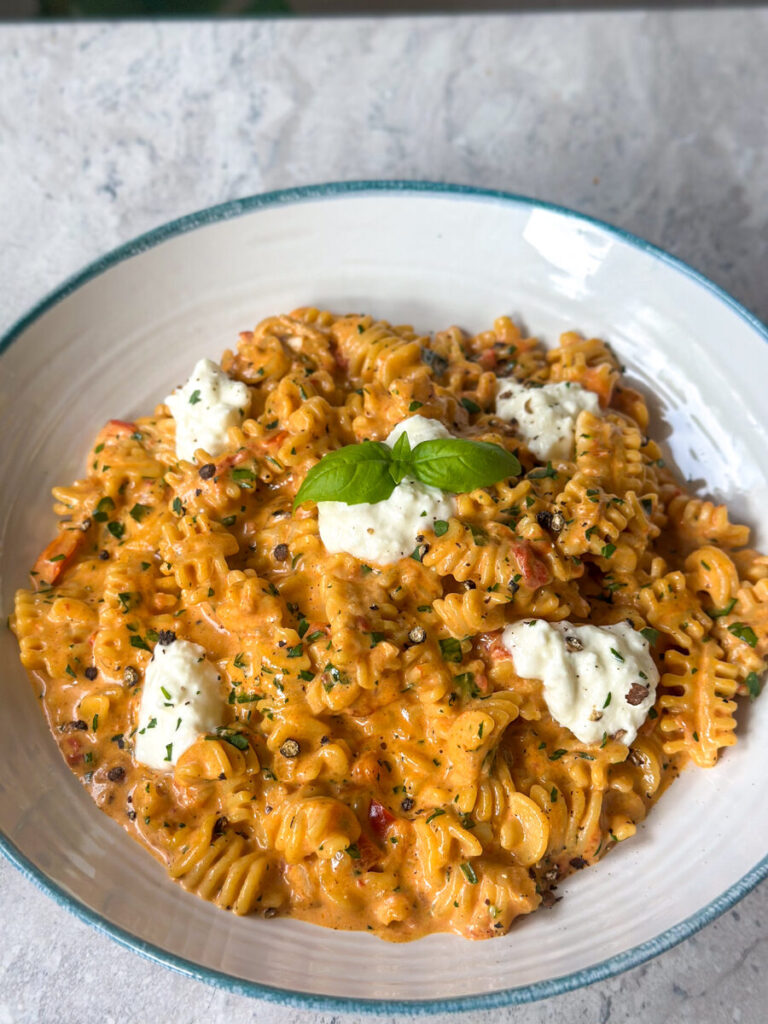 Easy Roasted Red Pepper Pasta Recipe (with Creamy Burrata) - Maja's Recipes