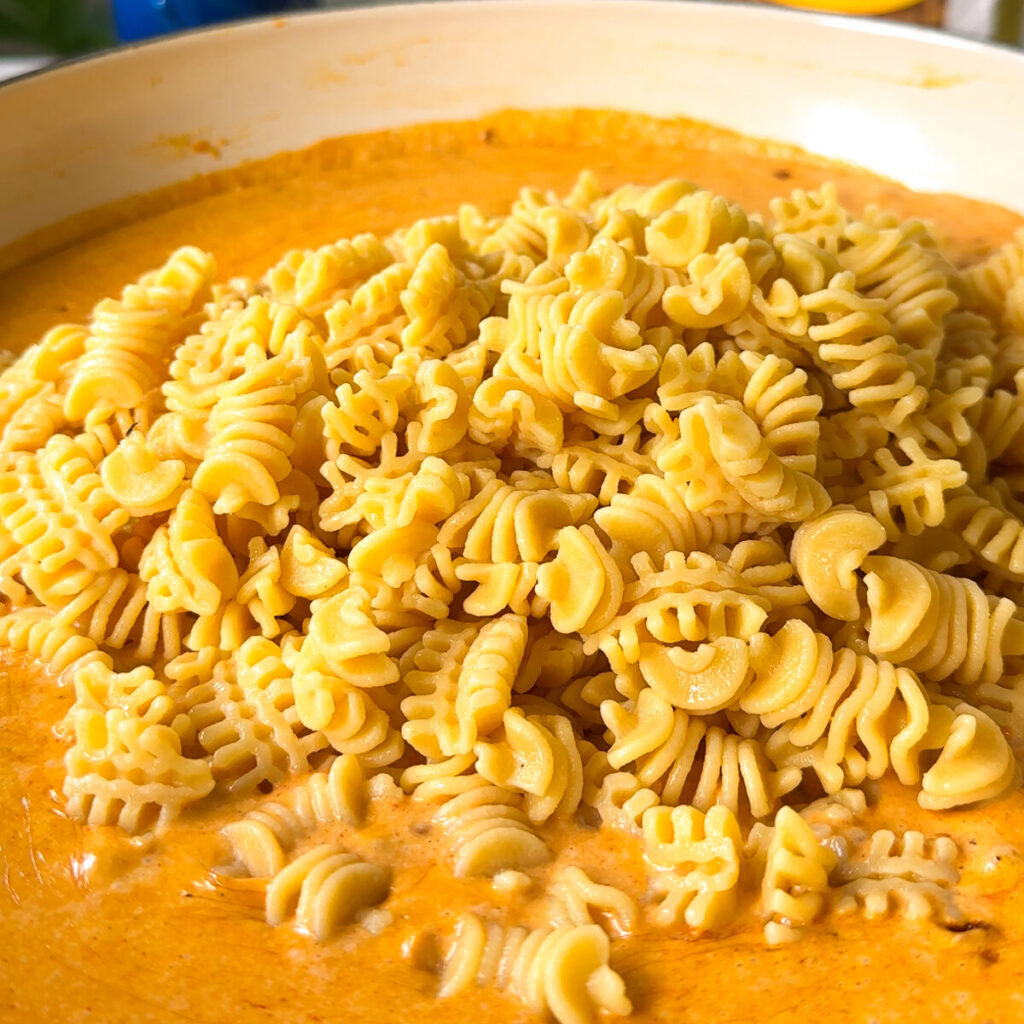 Easy Roasted Red Pepper Pasta Recipe (with Creamy Burrata) - Maja's Recipes