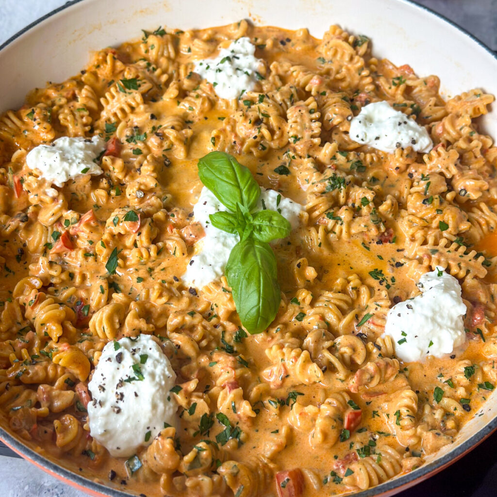 Easy Roasted Red Pepper Pasta Recipe (with Creamy Burrata) - Maja's Recipes