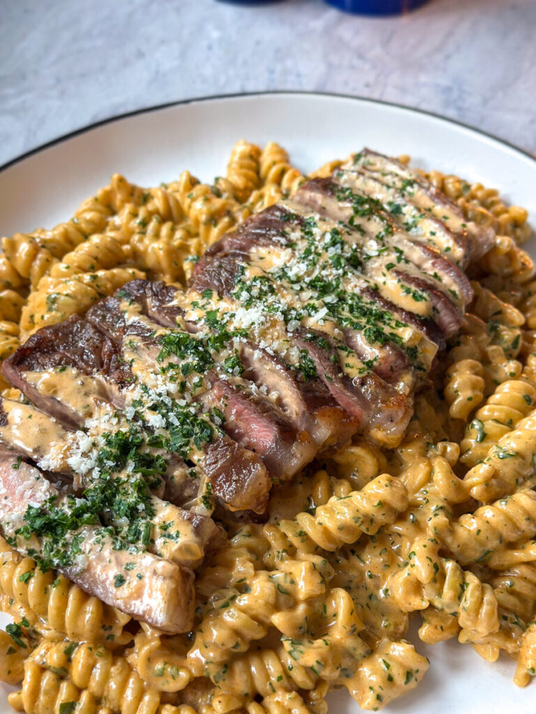 Creamy Garlic Butter Steak Pasta (Easy Recipe) - Maja's Recipes